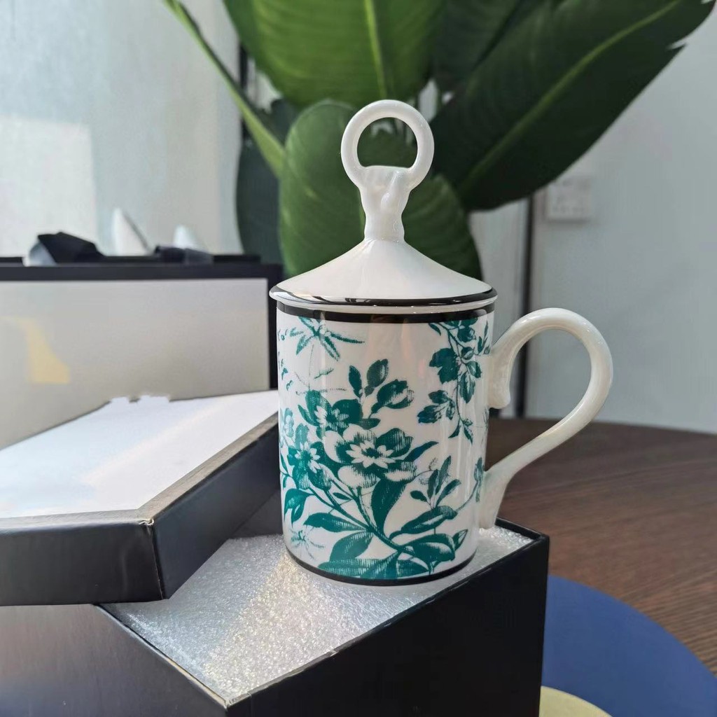 Taza Clásica Con Tapa Recta Taza De Café Escultura Tridimensional En ...